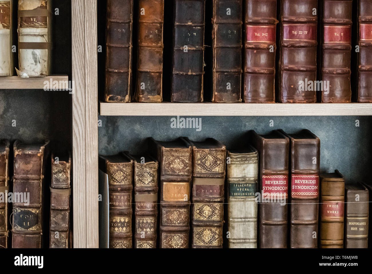 Row Of Books On Shelf High Resolution Stock Photography and Images - Alamy