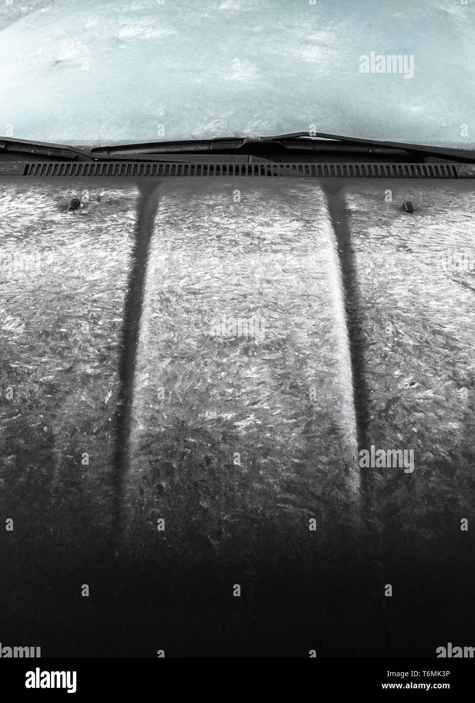 Icy car exterior hi-res stock photography and images - Alamy