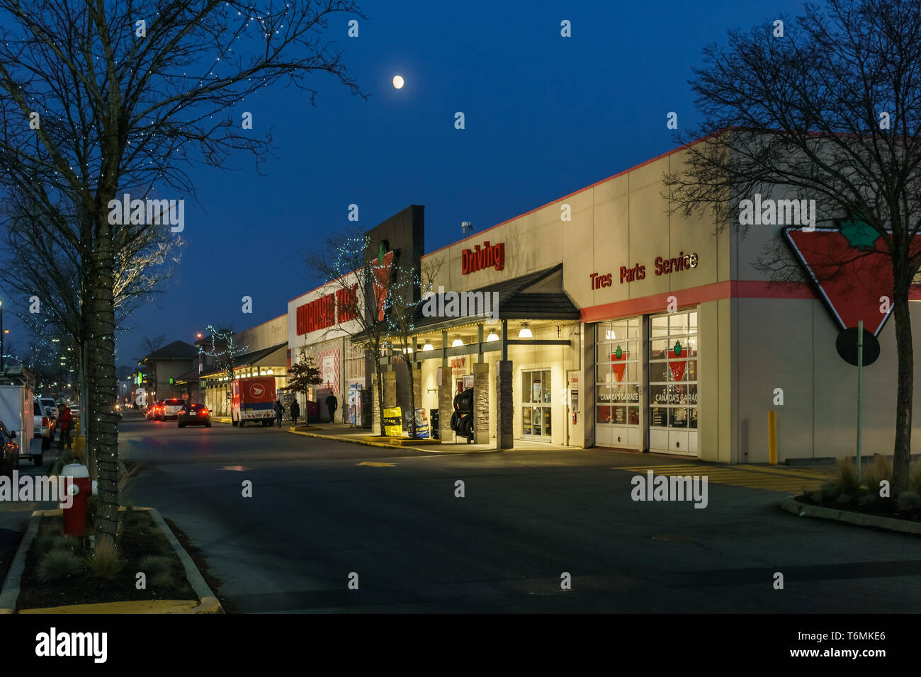Hardware store mall entrance hi-res stock photography and images - Alamy
