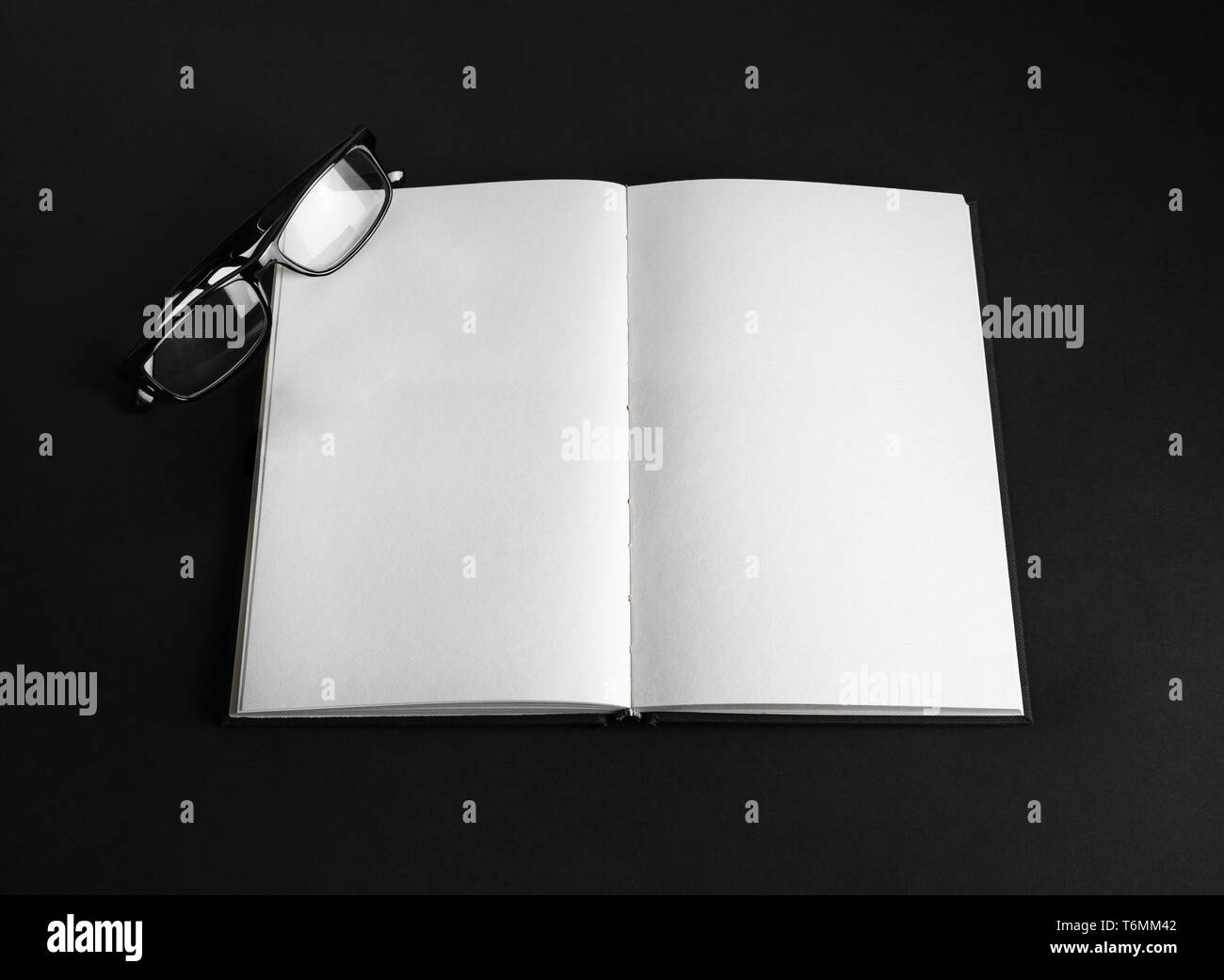 Open book set hi-res stock photography and images - Alamy