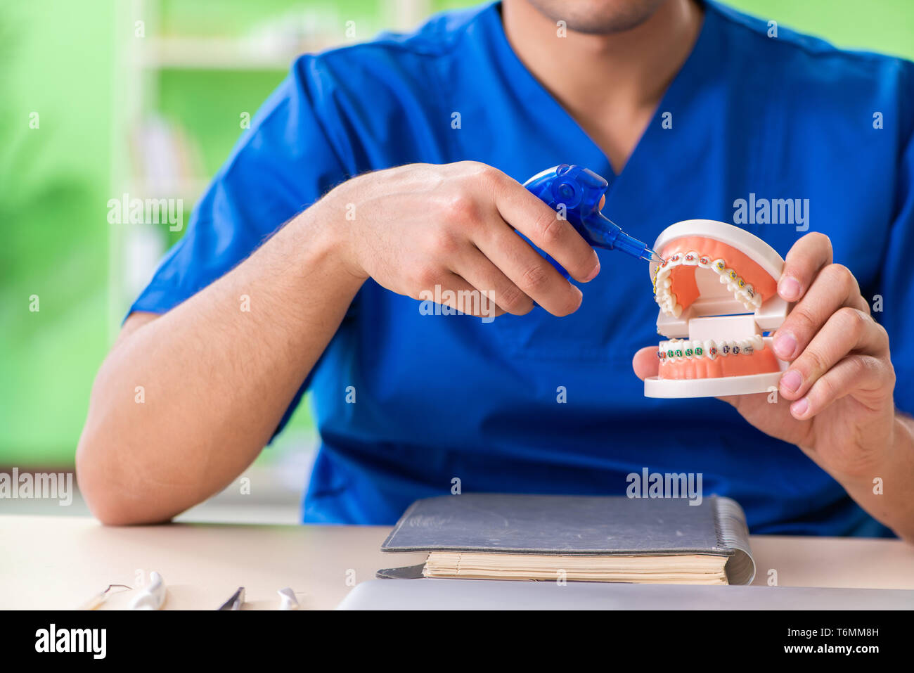 Dentist doctor working on new tooth implant Stock Photo - Alamy
