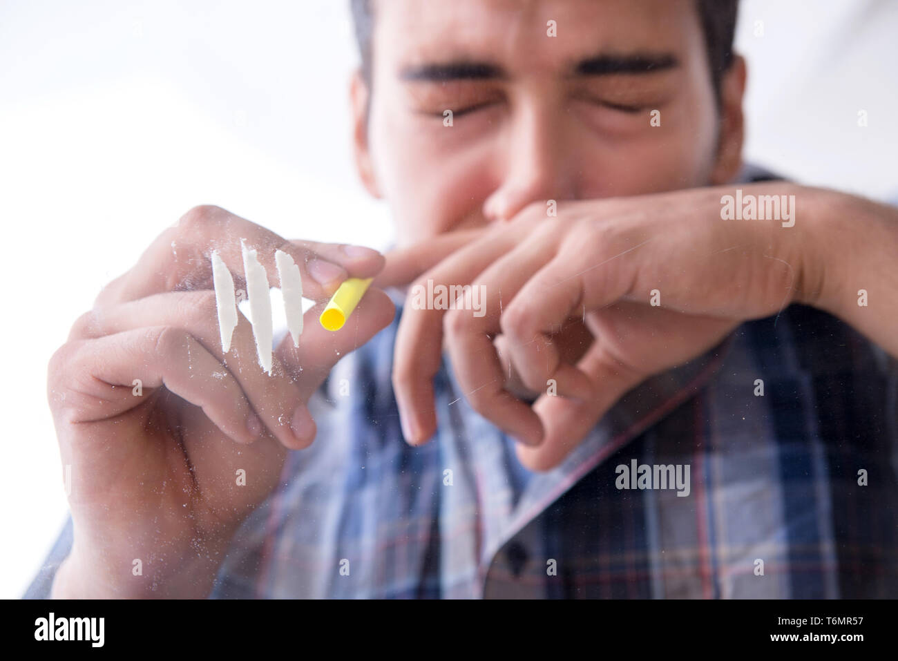 Drug addict sniffing cocaine narcotic Stock Photo - Alamy