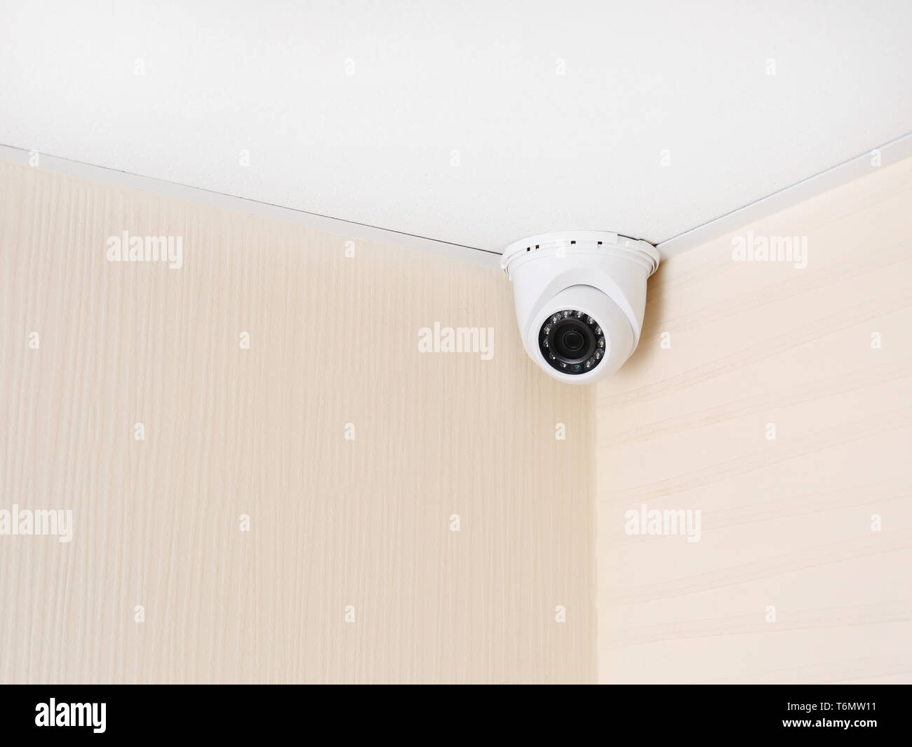 Ceiling mounted camera hi-res stock photography and images - Alamy