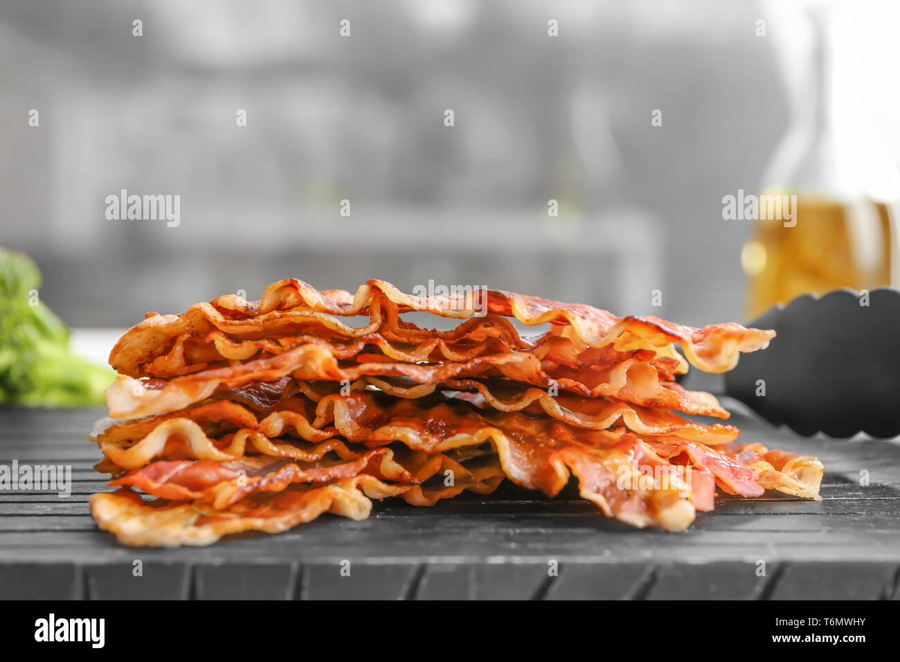 Board fried bacon rashers hi-res stock photography and images - Alamy