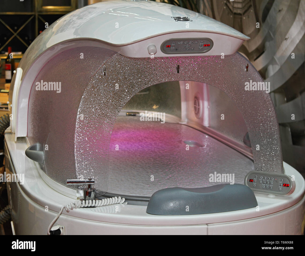 Hydro massage cabin hi-res stock photography and images - Alamy