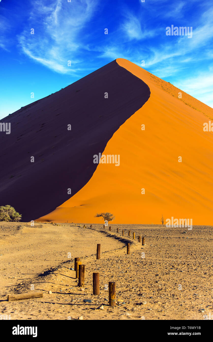Red sunset in desert hi-res stock photography and images - Alamy