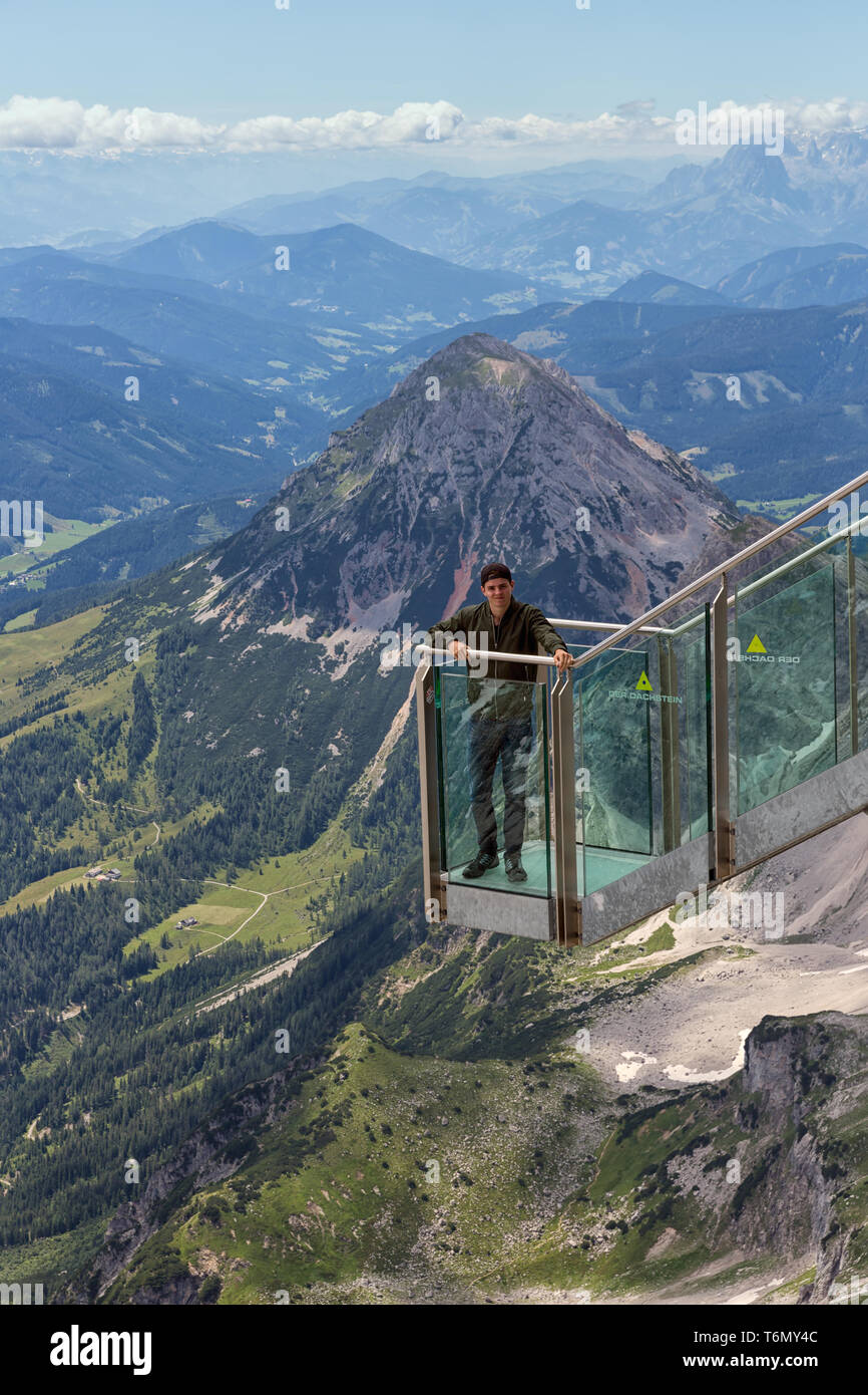 Overhang platform hi-res stock photography and images - Alamy