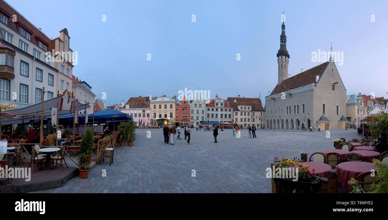 Tallinn town hall square hi-res stock photography and images - Alamy