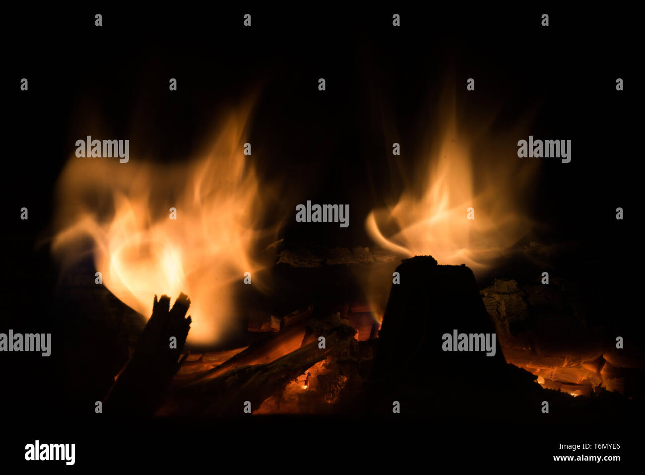 Fireplace log pieces hi-res stock photography and images - Alamy