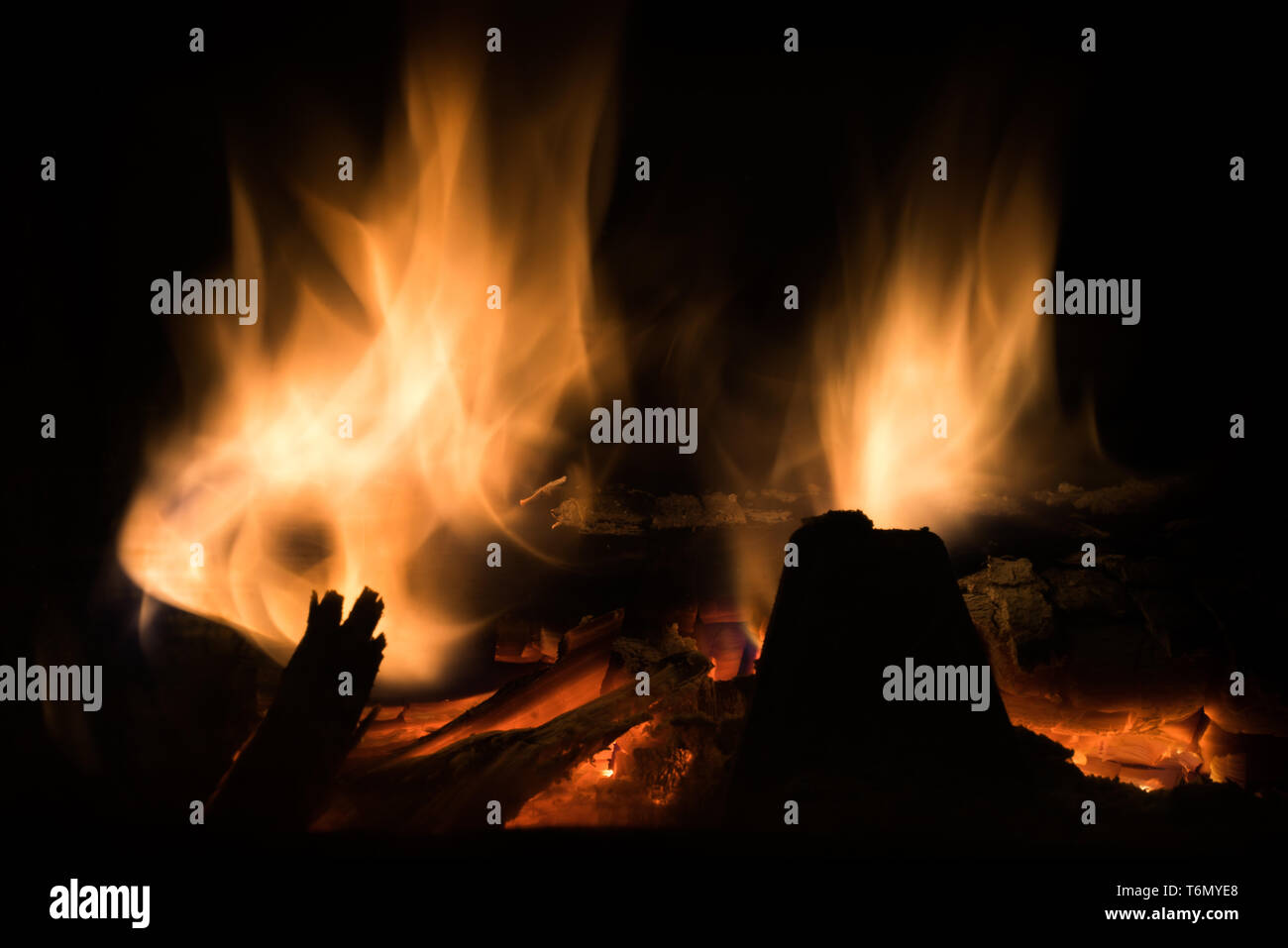 Fireplace log pieces hi-res stock photography and images - Alamy