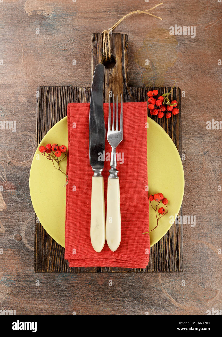 Rustic dining setting hi-res stock photography and images - Alamy