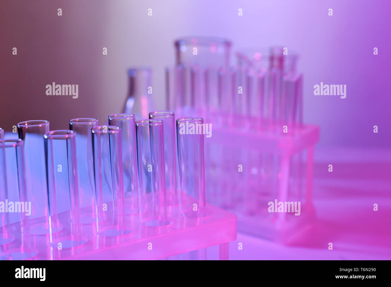Empty test tubes hi-res stock photography and images - Alamy