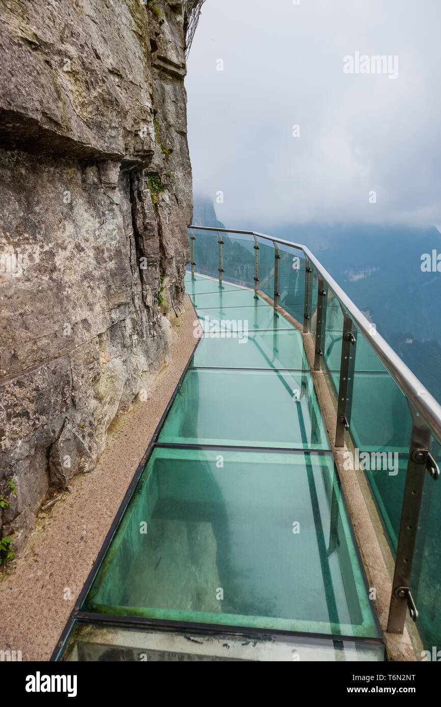 Workers building a mountain road in China : r/interestingasfuck