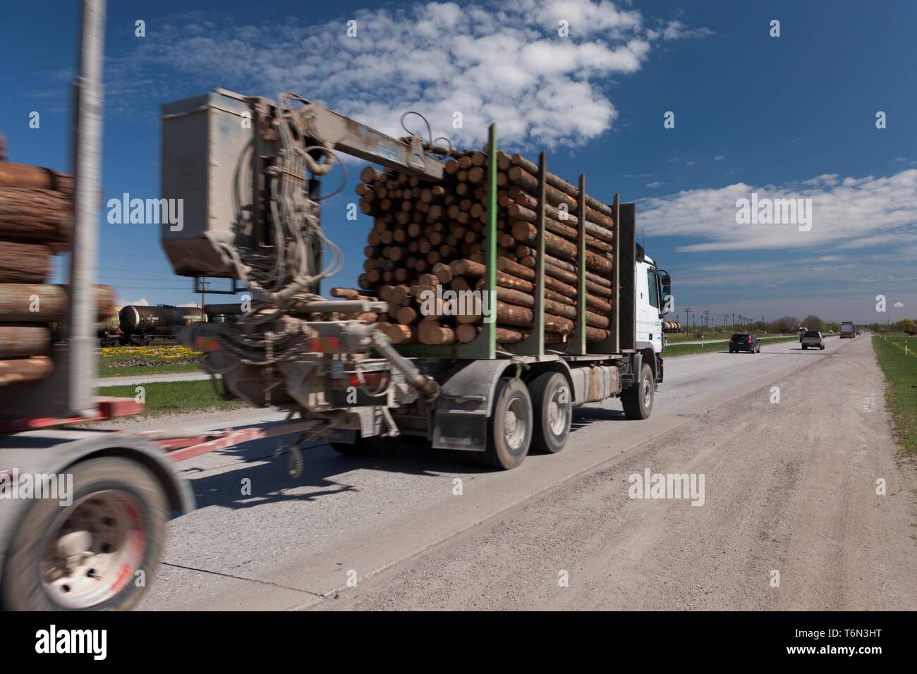 Truck carrying logs hi-res stock photography and images - Alamy