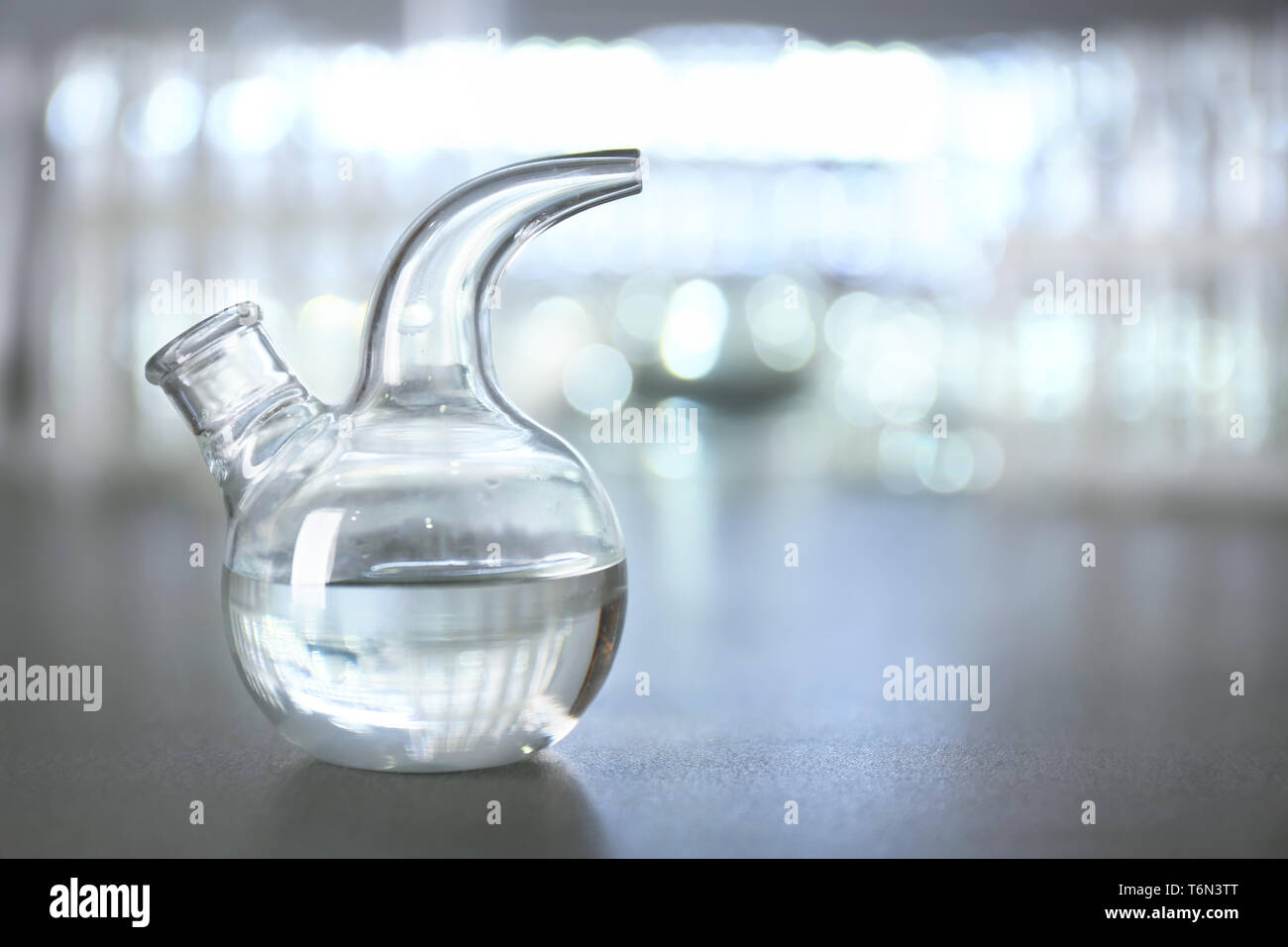 Retort flask hi-res stock photography and images - Alamy