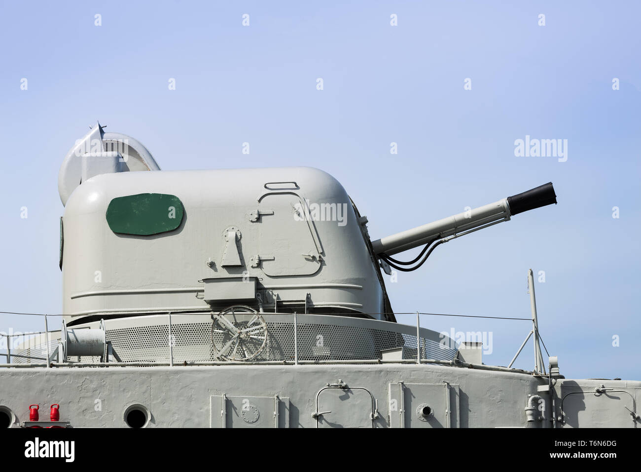 Battleship canon hi-res stock photography and images - Alamy