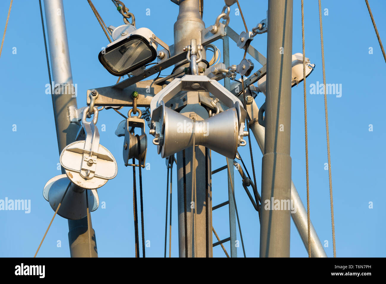 Communication mast ship hi-res stock photography and images - Alamy