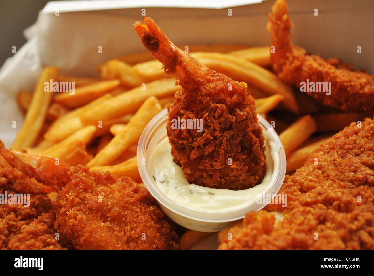 Deep fried seafood fish shrimp hi-res stock photography and images - Alamy