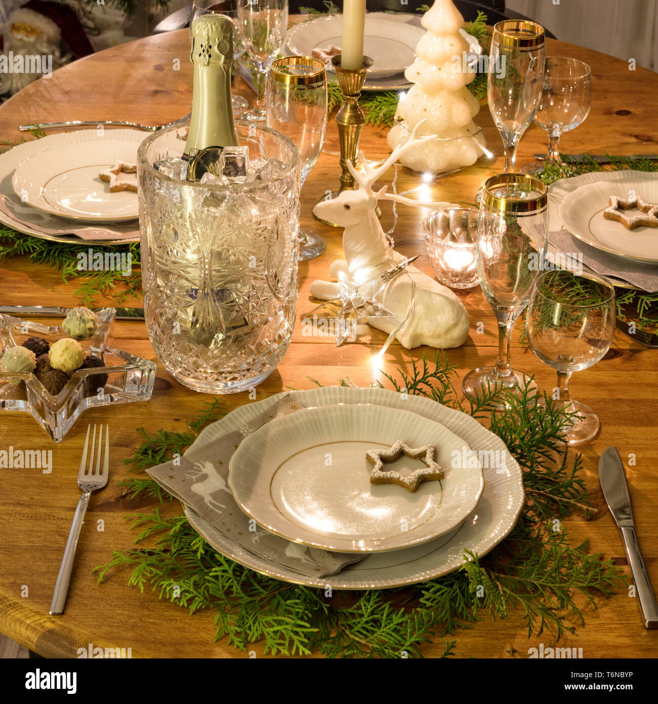 a colorful and festive christmas table setting Stock Photo - Alamy