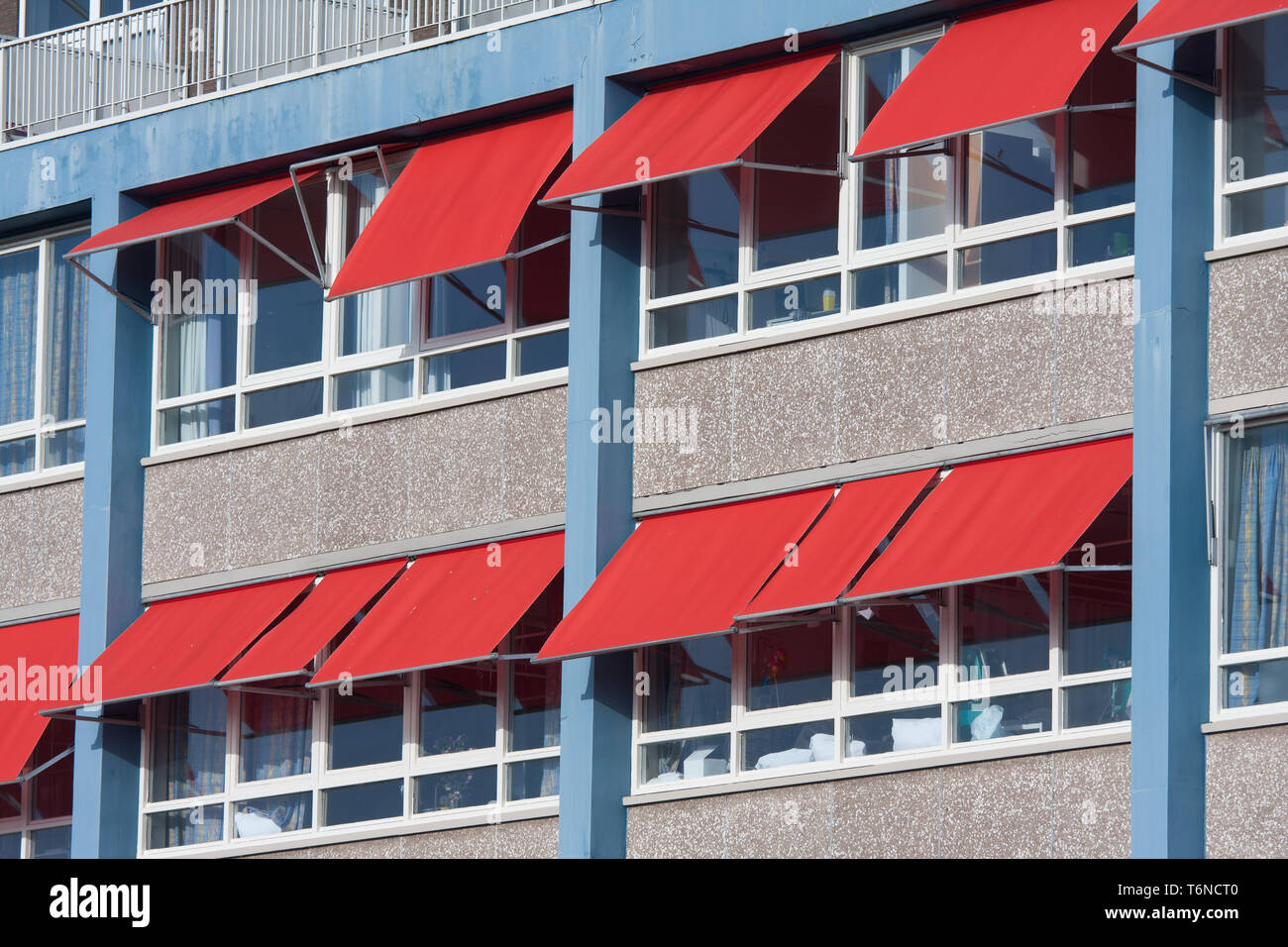 Glass building awning windows hi-res stock photography and images - Alamy