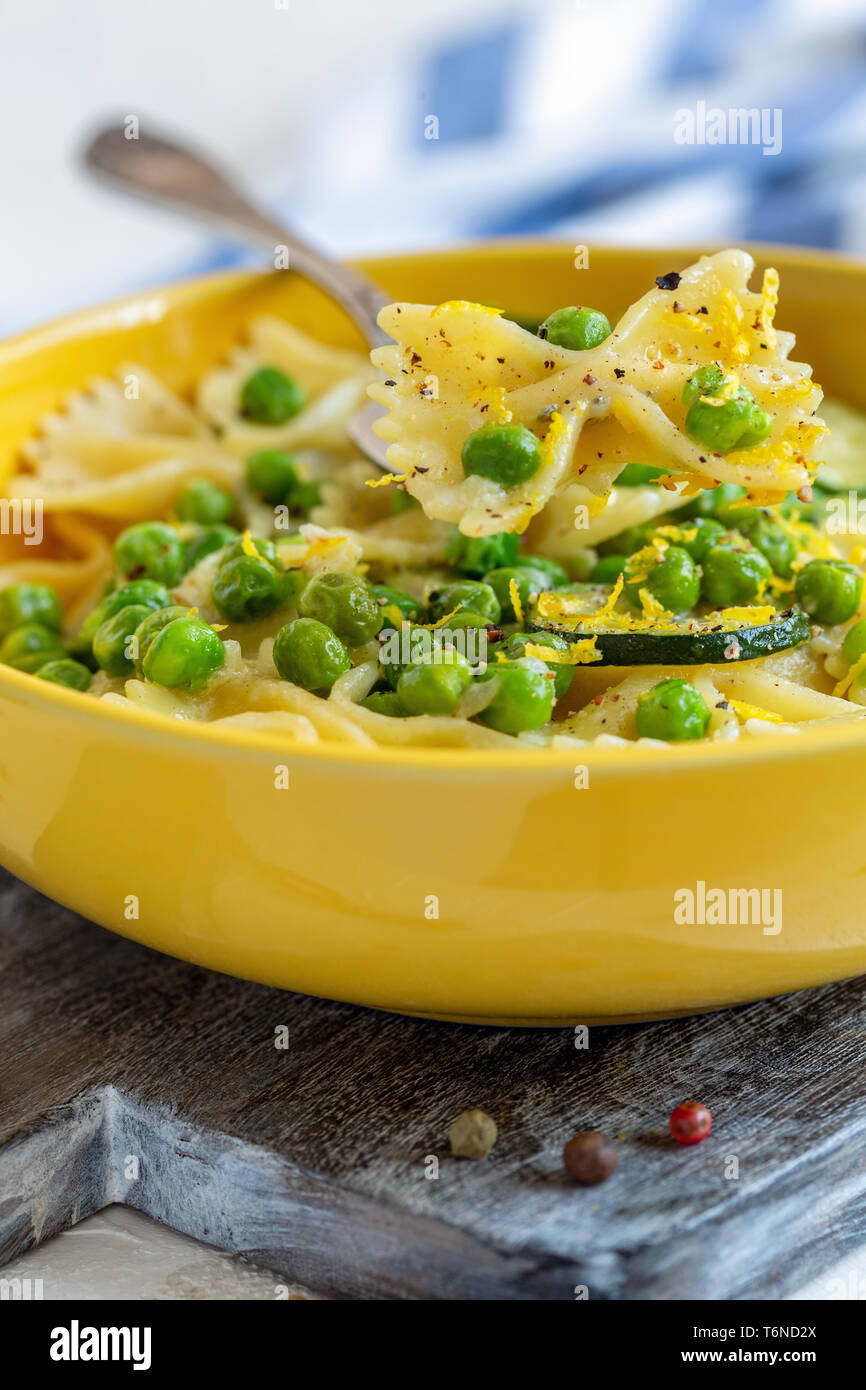Peas plate hi-res stock photography and images - Alamy