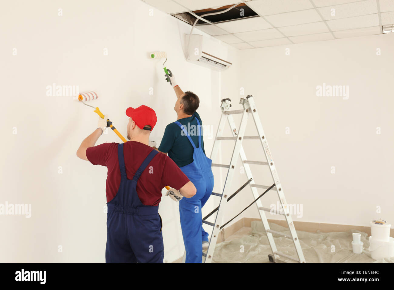 Male painters in uniform hi-res stock photography and images - Alamy