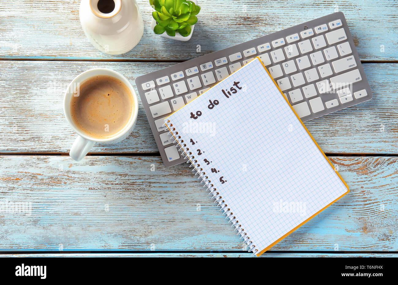 Empty TO DO LIST with keyboard on wooden table Stock Photo - Alamy