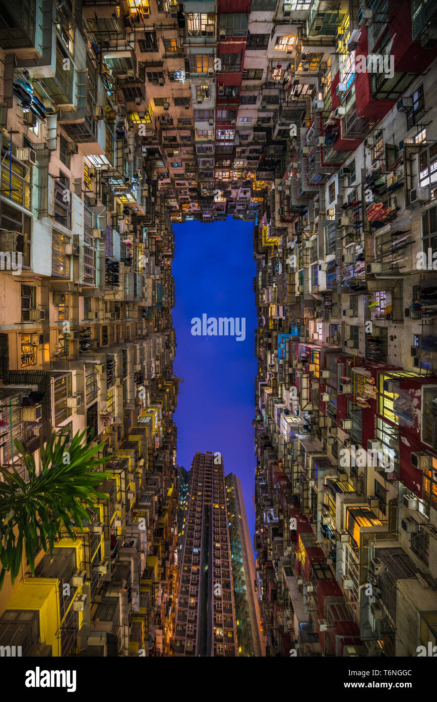 Overcrowded residential building in Hong Kong Stock Photo - Alamy
