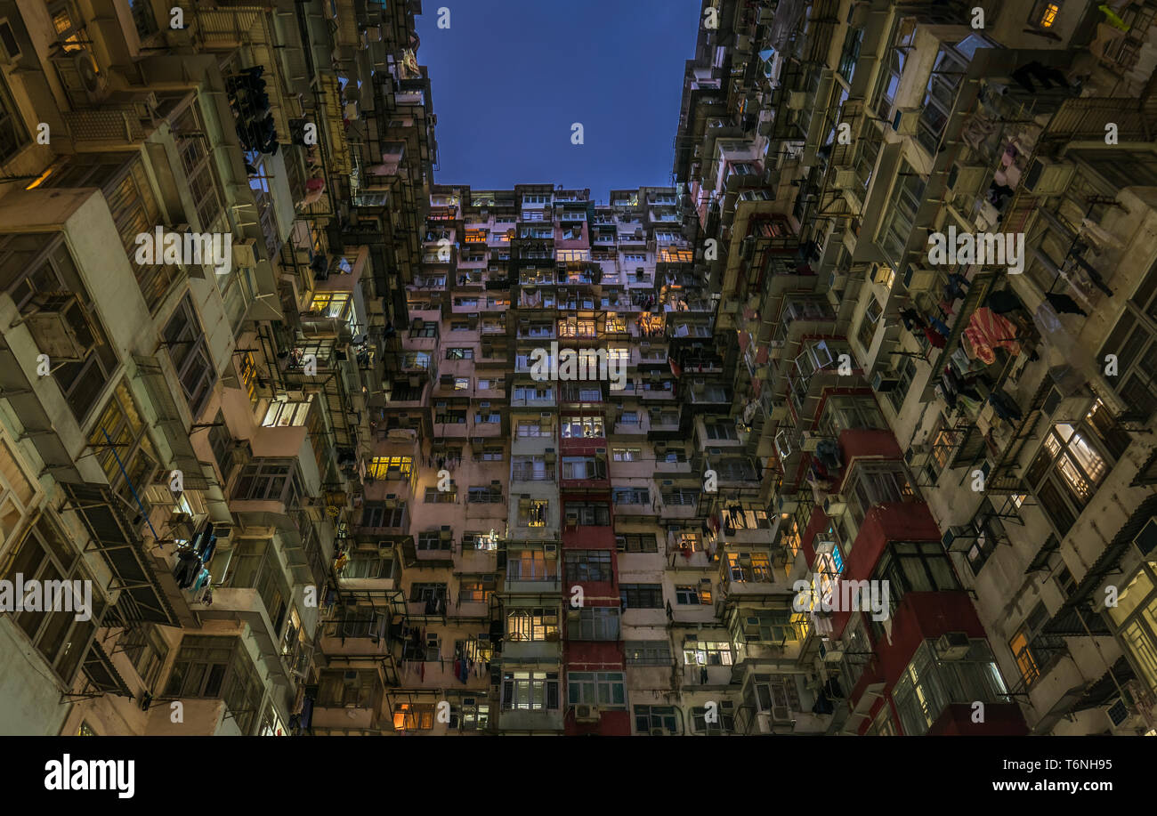 Overcrowded residential building in Hong Kong Stock Photo - Alamy