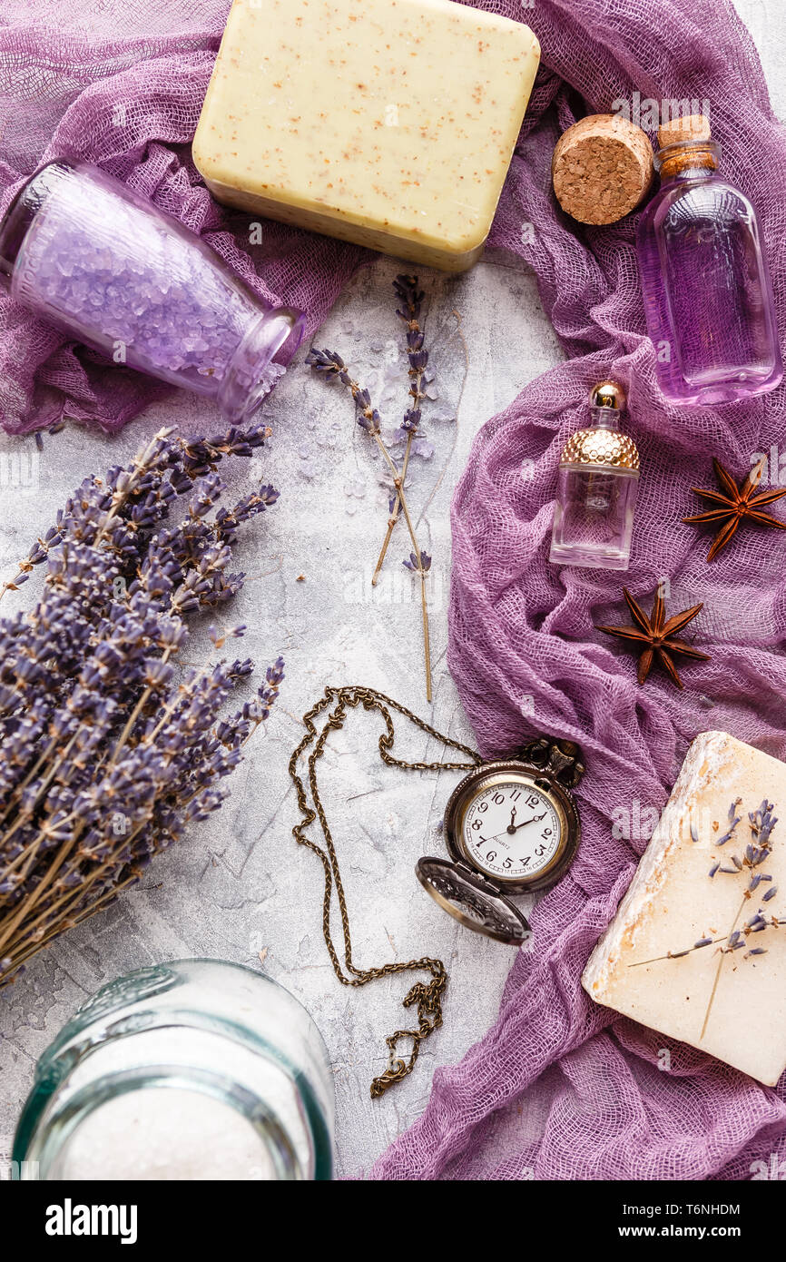Lavender background. Spa and perfume theme Stock Photo - Alamy