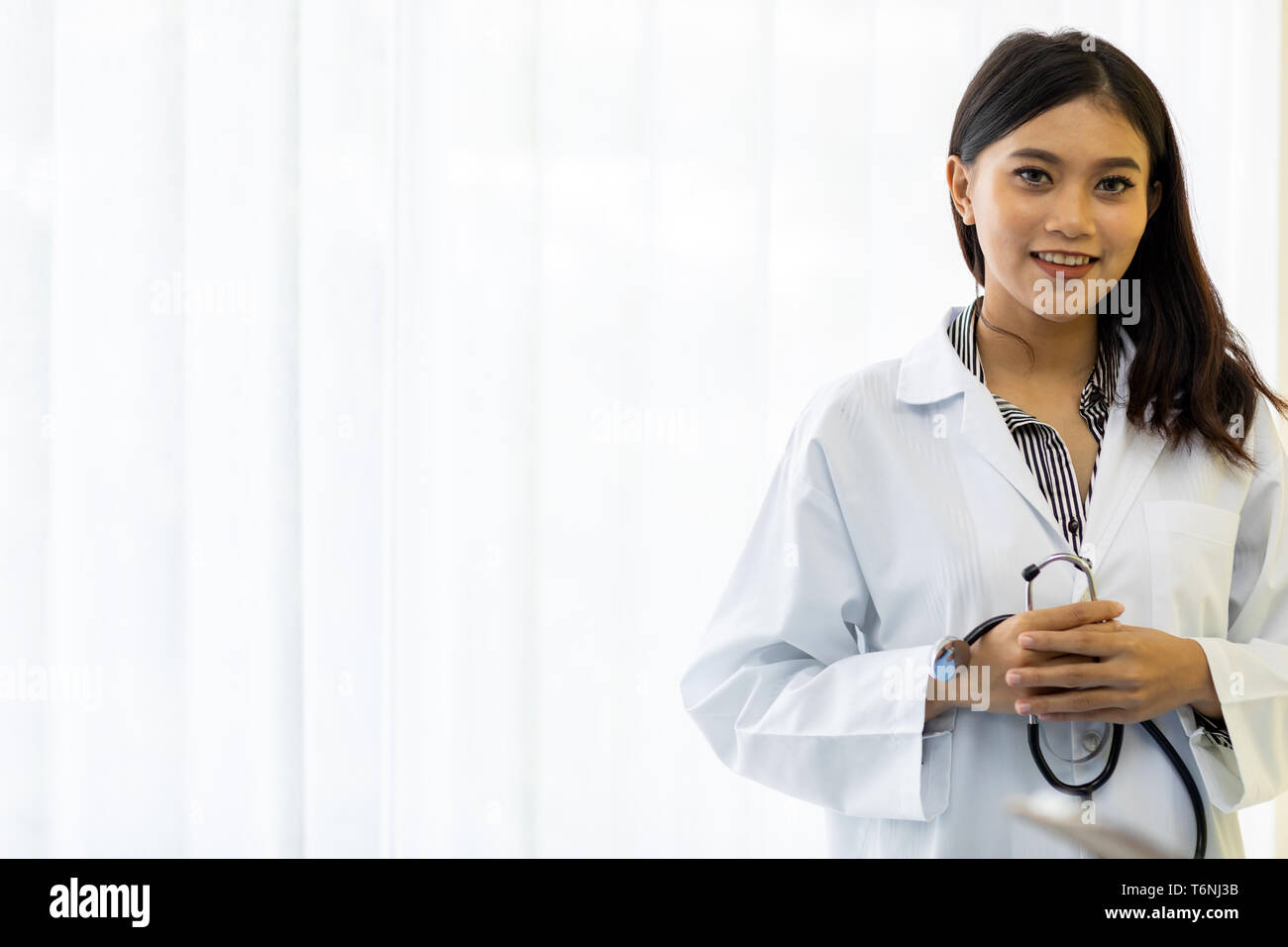 Young smart female doctor computer hi-res stock photography and images ...
