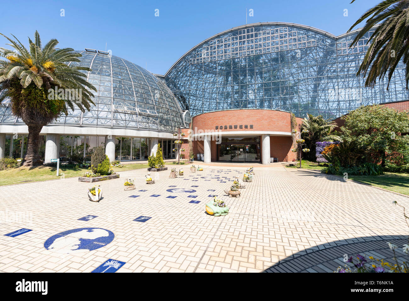Yumenoshima Tropical Greenhouse Dome, Yumenoshima Park, Koto-Ku, Tokyo ...
