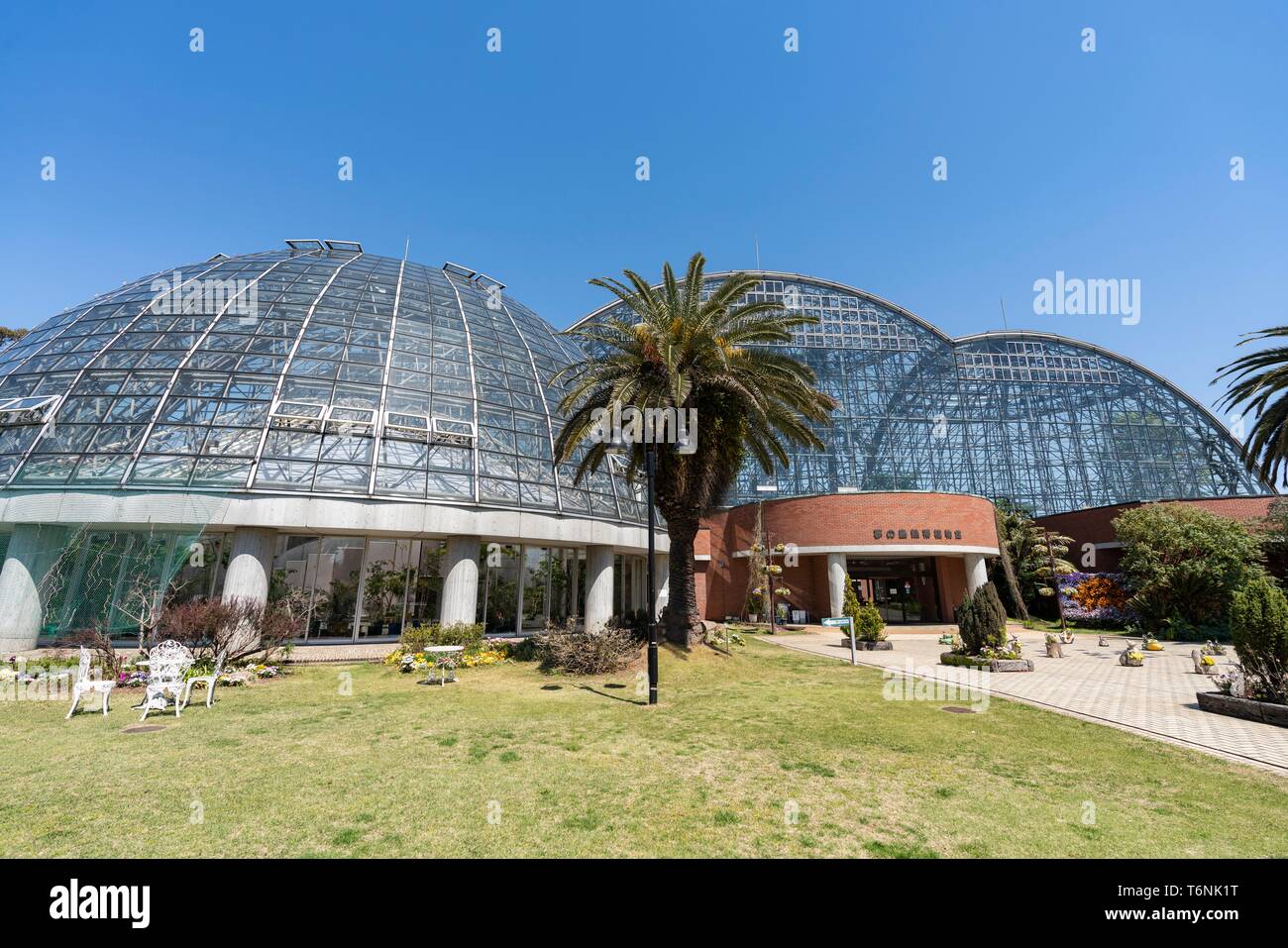 Yumenoshima Tropical Greenhouse Dome, Yumenoshima Park, Koto-Ku, Tokyo ...