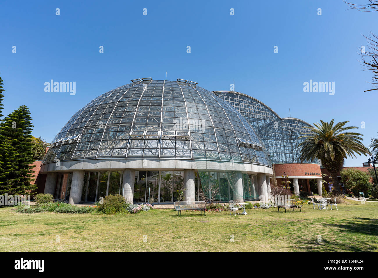 Yumenoshima Tropical Greenhouse Dome, Yumenoshima Park, Koto-Ku, Tokyo ...
