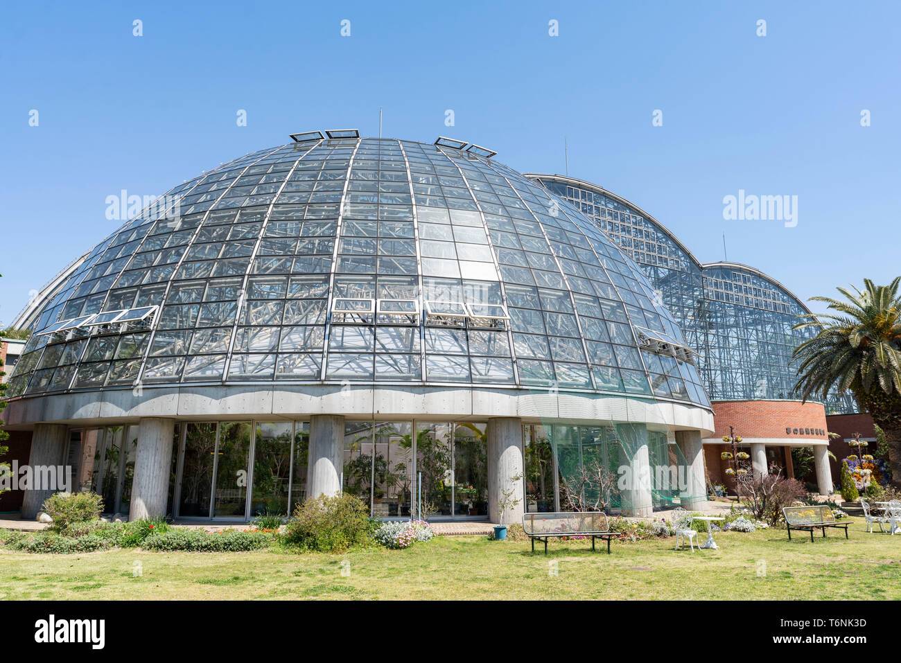 Yumenoshima Tropical Greenhouse Dome, Yumenoshima Park, Koto-Ku, Tokyo ...