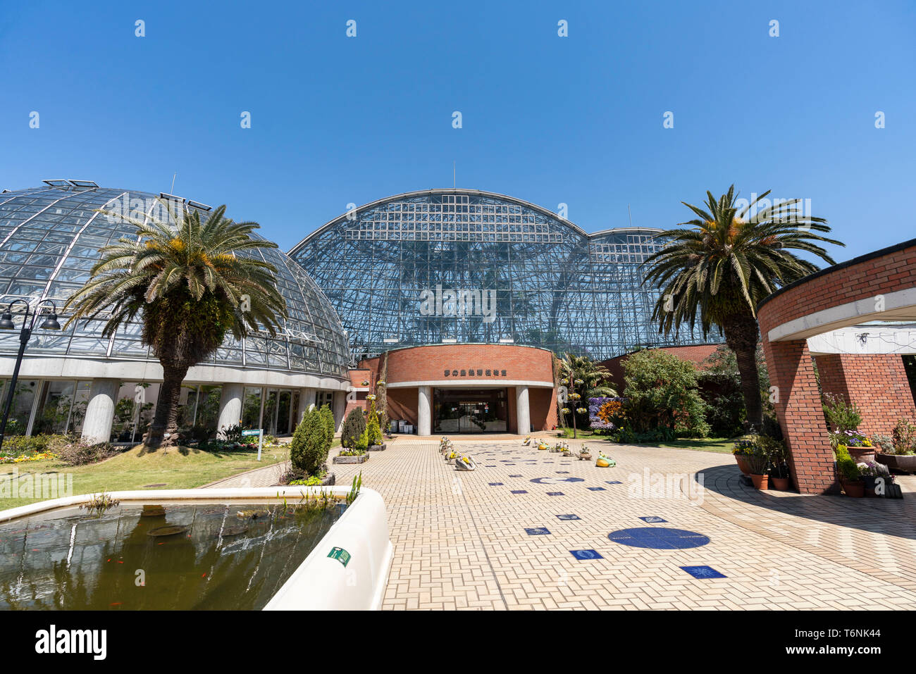 Yumenoshima Tropical Greenhouse Dome, Yumenoshima Park, Koto-Ku, Tokyo ...