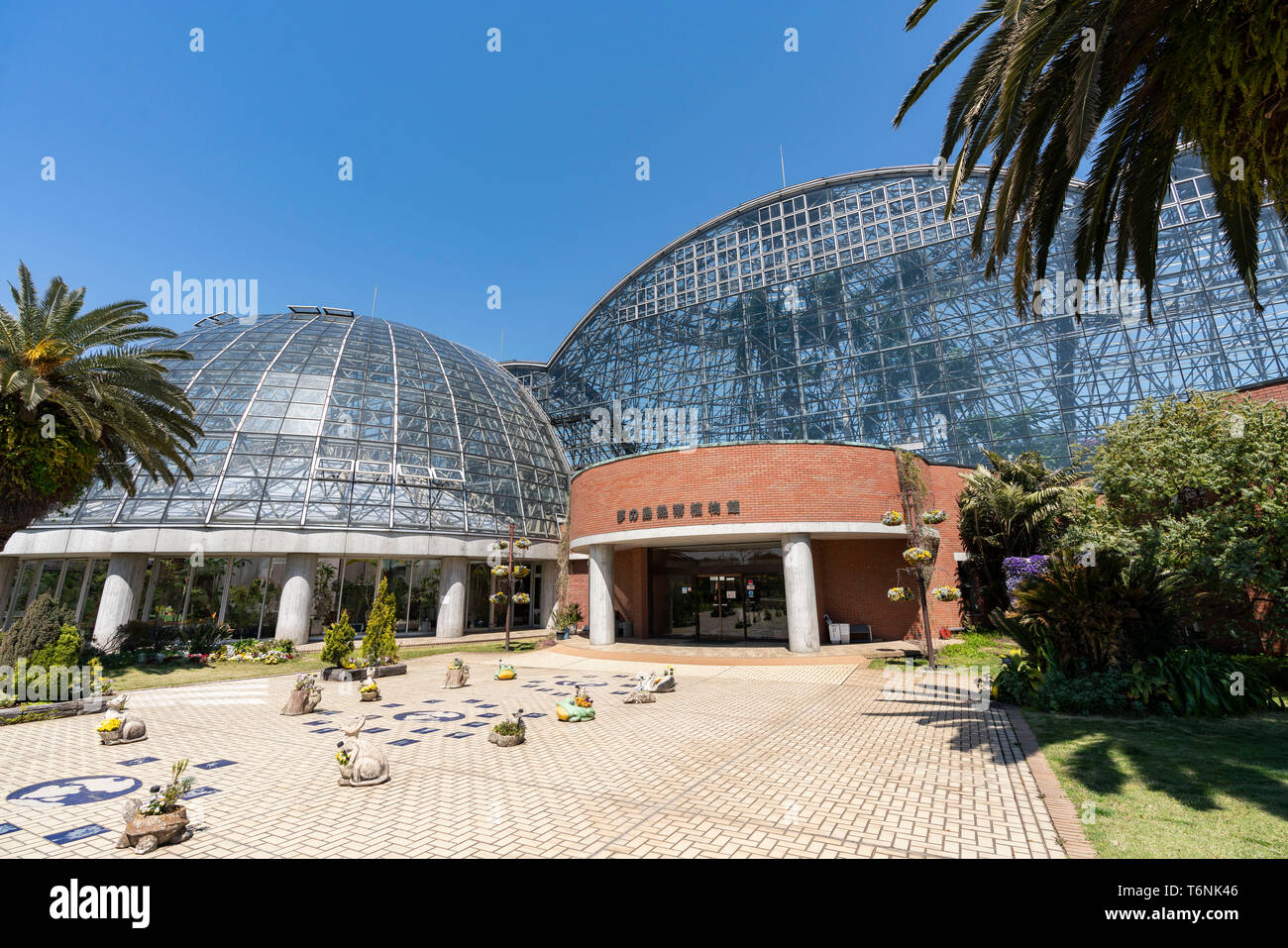 Yumenoshima Tropical Greenhouse Dome, Yumenoshima Park, Koto-Ku, Tokyo ...