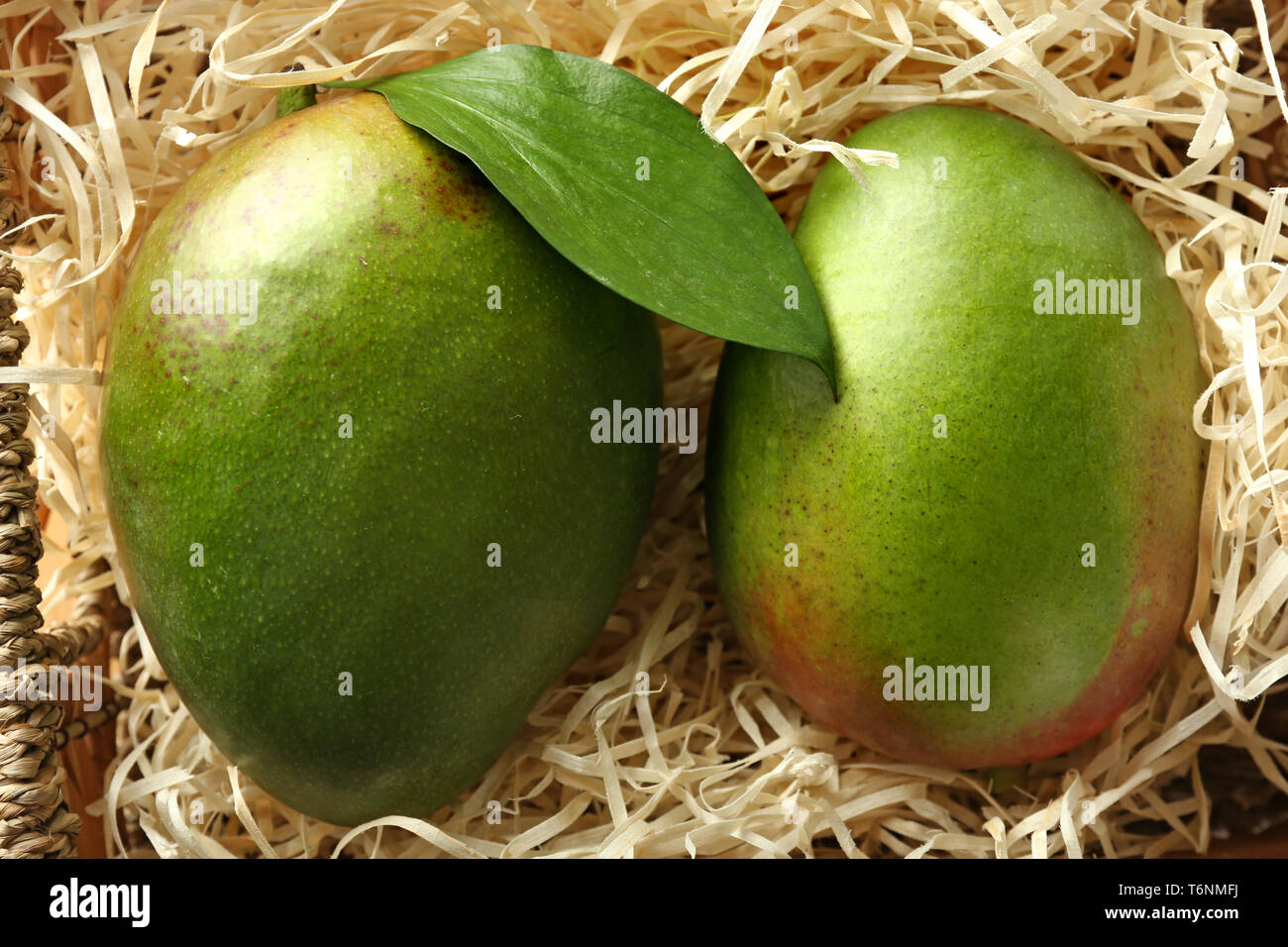 Box of mangoes hi-res stock photography and images - Alamy