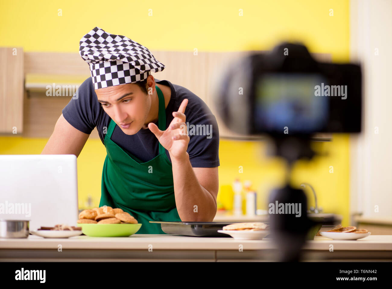 Explainin hi-res stock photography and images - Alamy