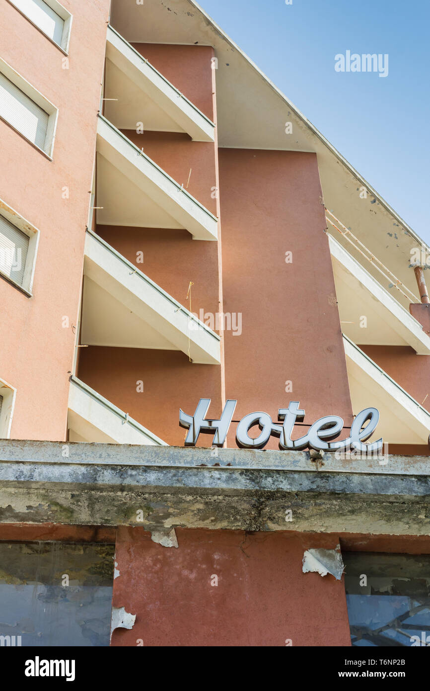 Crumbling hotel hi-res stock photography and images - Alamy