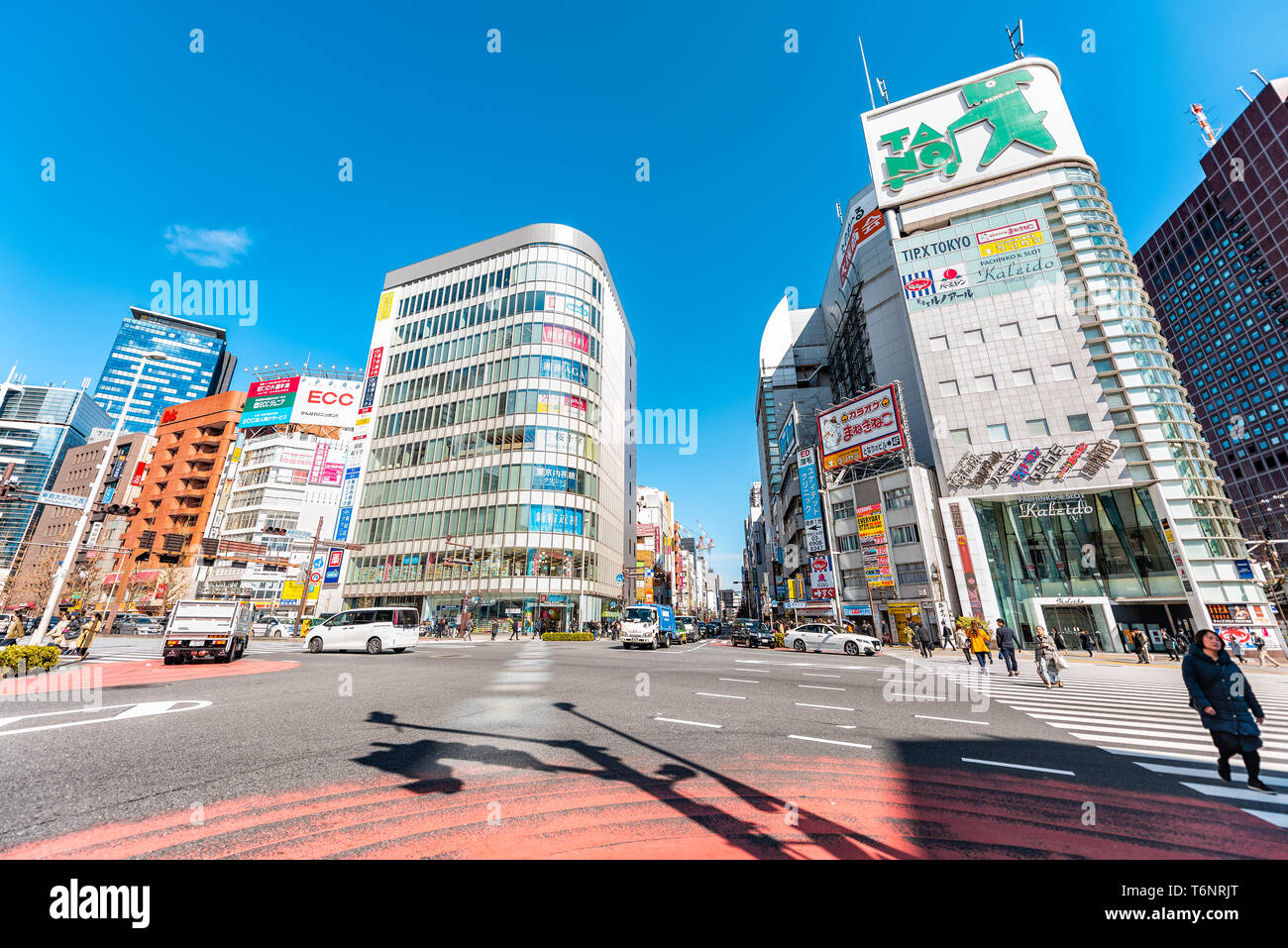 Japan Tokyo Shinjuku Zebra Crossing High Resolution Stock Photography ...