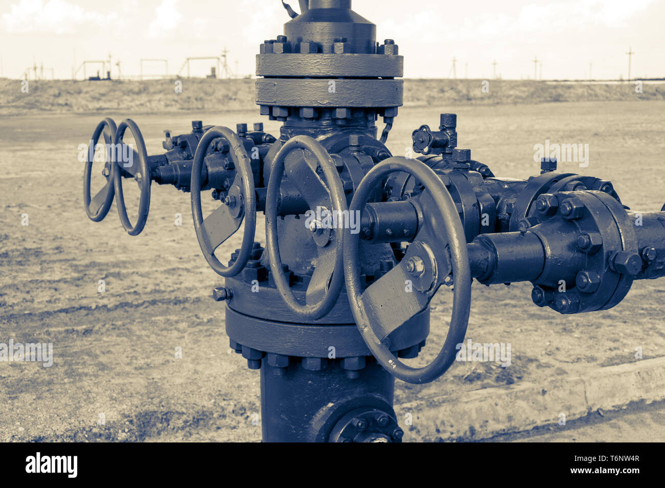 Oil gas industry wellhead flange hi-res stock photography and images ...
