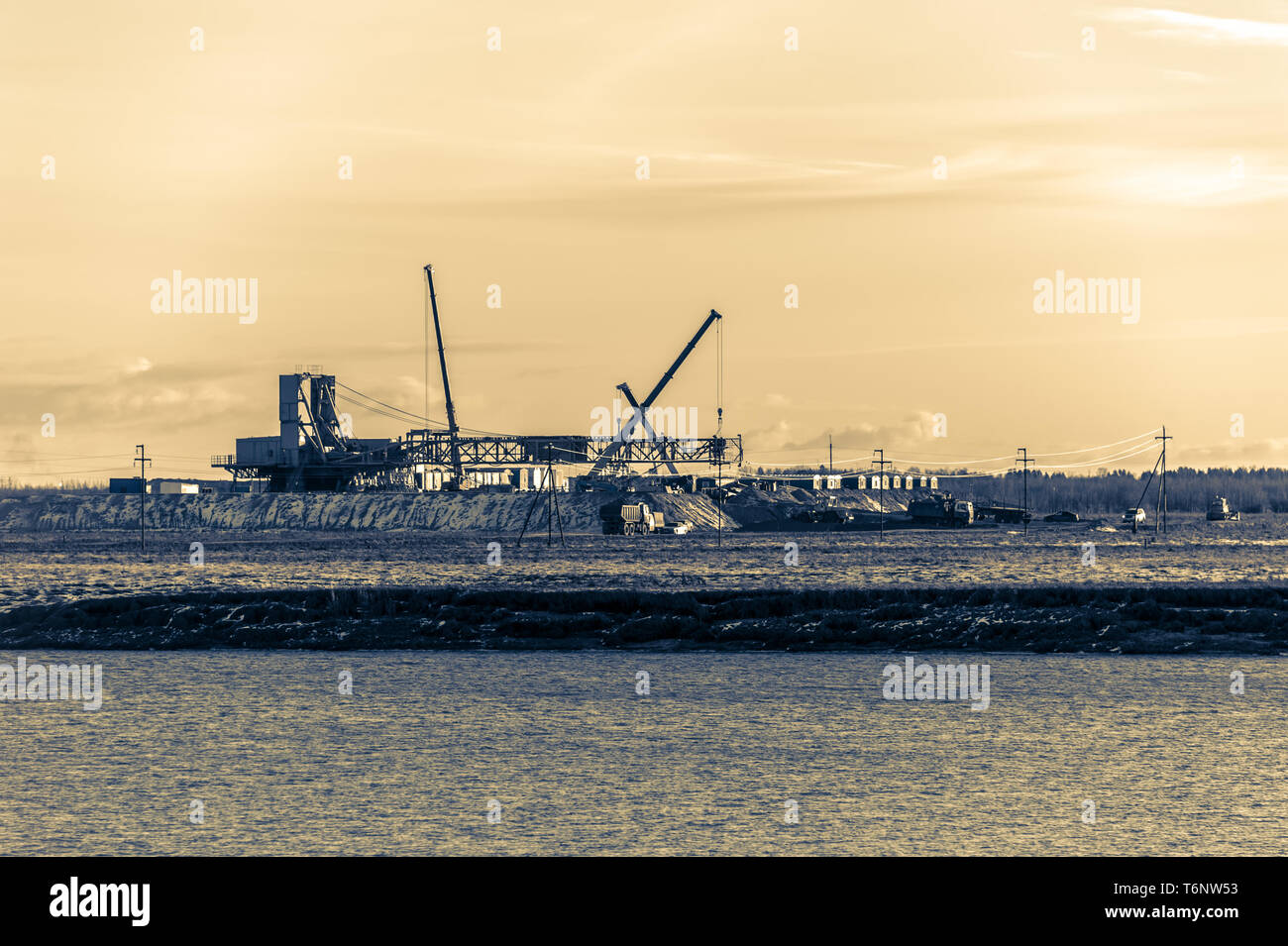 Installation of the oil rig Stock Photo - Alamy
