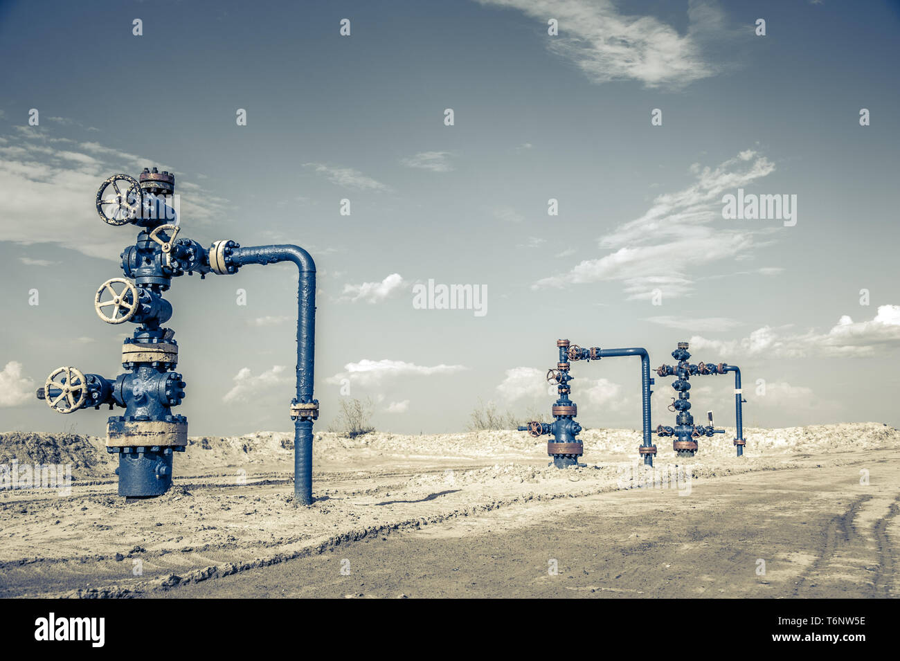 Oil gas industry wellhead flange hi-res stock photography and images ...