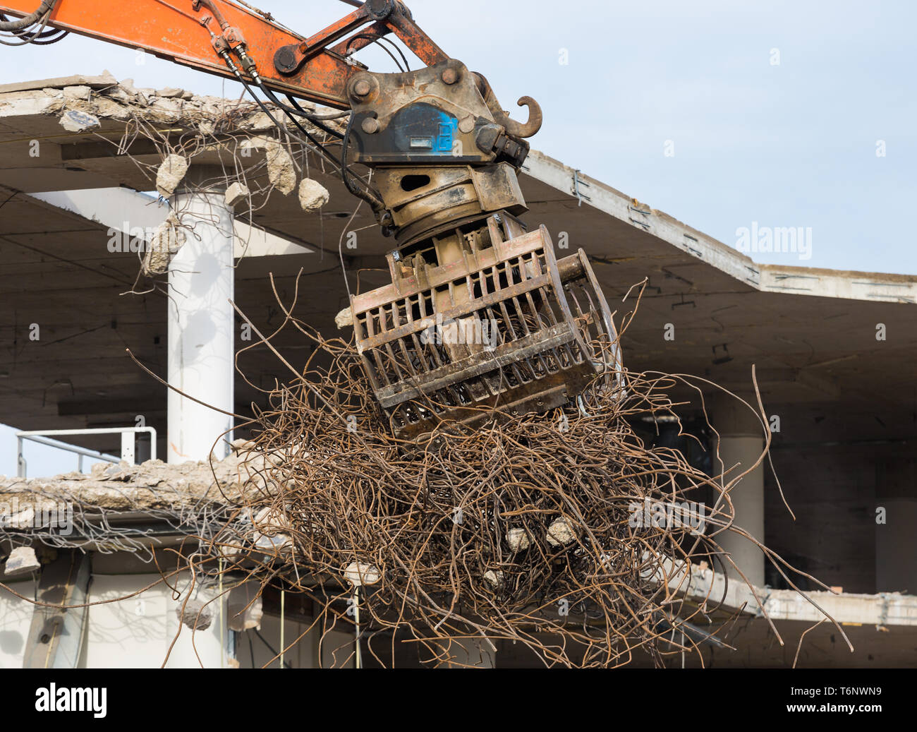 Concrete building demolition hi-res stock photography and images - Alamy