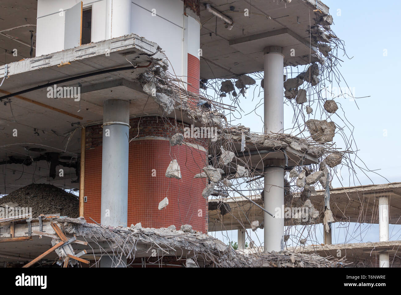 Concrete building demolition hi-res stock photography and images - Alamy