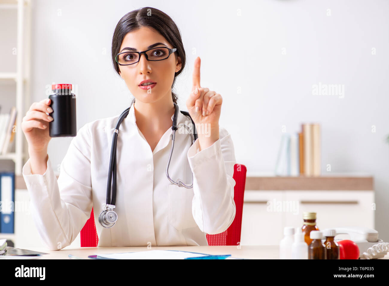 Medicines discovery and development hi-res stock photography and images ...