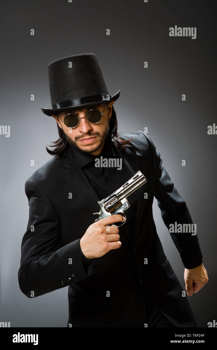 Vintage concept with man wearing black top hat Stock Photo - Alamy