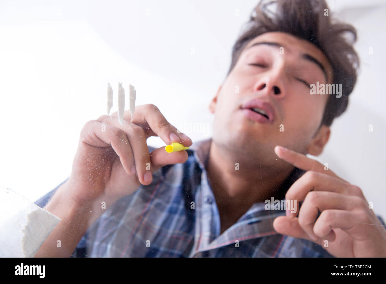 Drug addict sniffing cocaine narcotic Stock Photo - Alamy