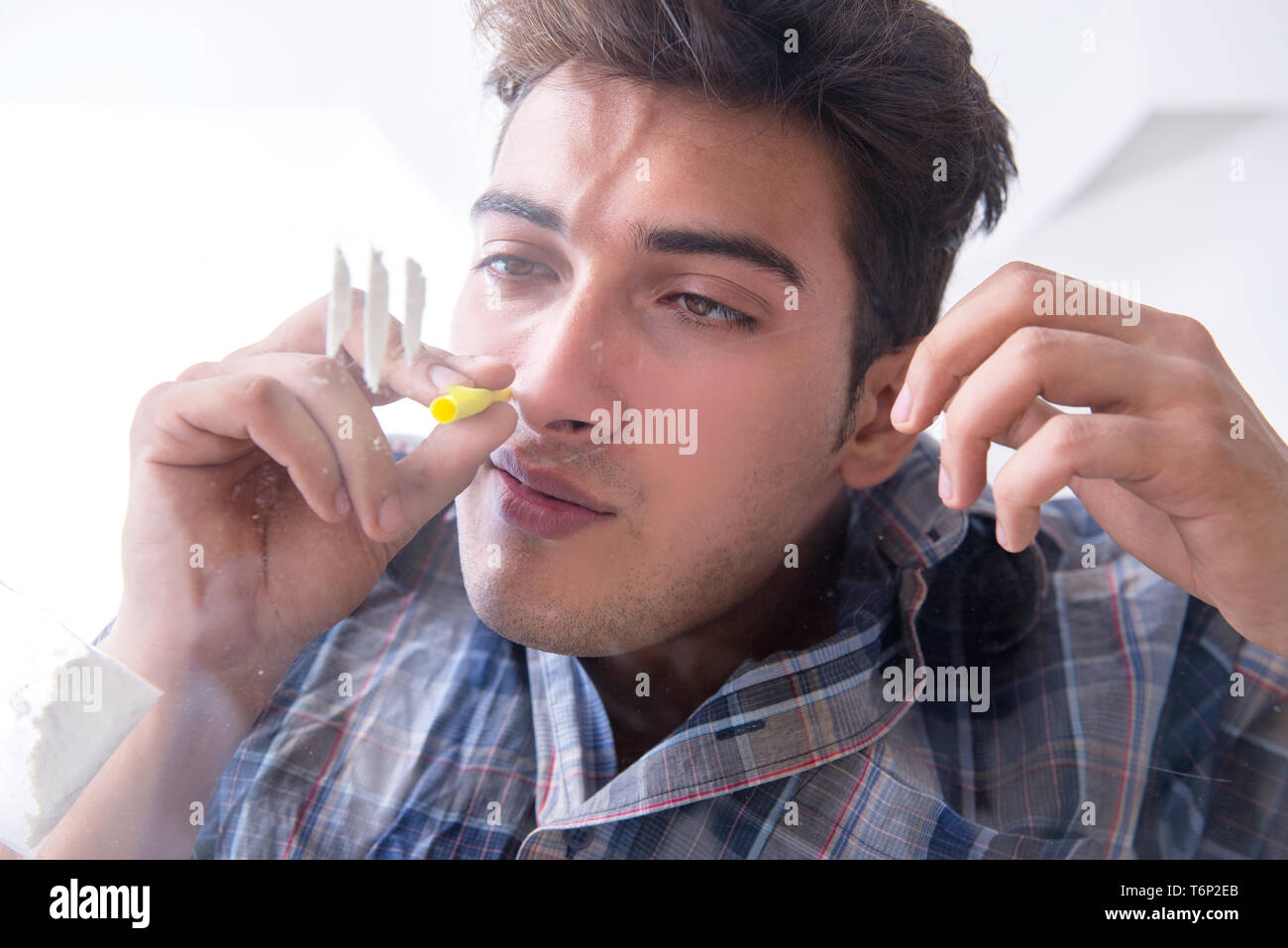Drug addict sniffing cocaine narcotic Stock Photo - Alamy
